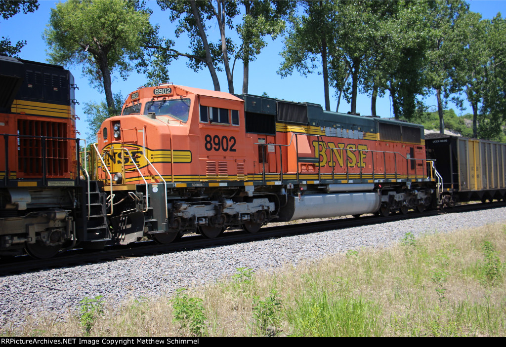 BNSF 8902